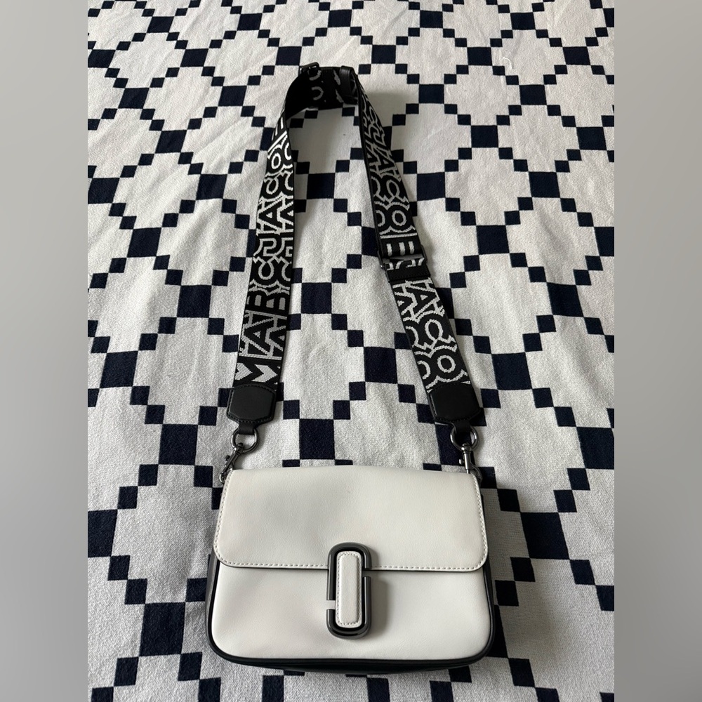 Marc Jacobs Marc J White Crossbody Bag With Black Str… - Gem